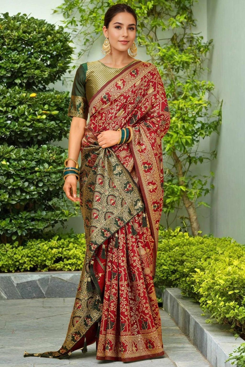 Maroon Paithani Saree In Silk Blend Highlighted With Floral Weaving