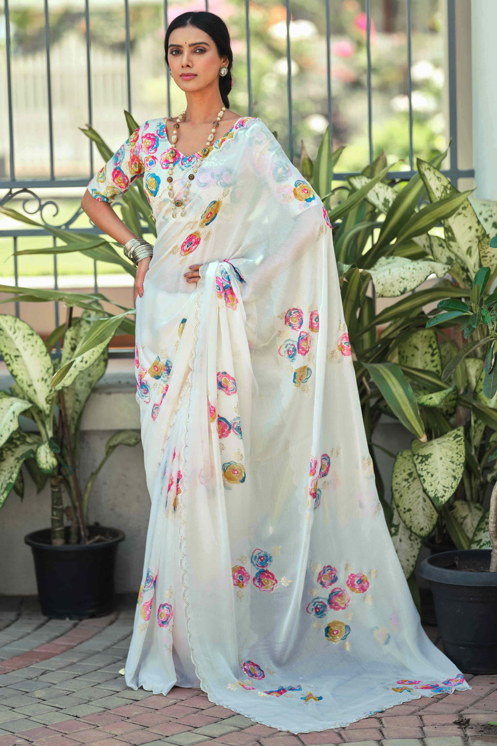 Elegant White Chiffon Saree with Floral and Foil Print Detailing